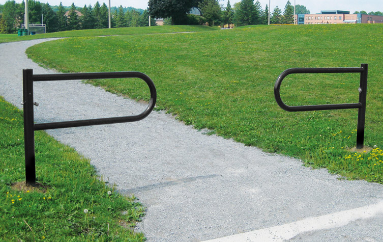 Belson | Gallery | b35-gate-42x55 | Swing Gate Lockable Bollard | In ...